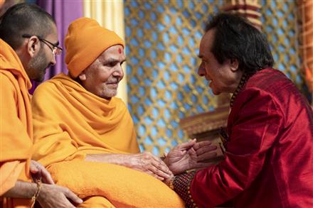 MANHAR UDHAS AND BAPS SWAMIS OFFER GRAND MUSICAL TRIBUTE TO PRAMUKH ...