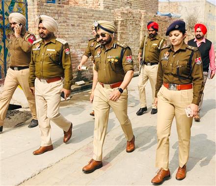 DIG INDERBIR SINGH INSPECTS SEARCH OP IN BORDER AREA