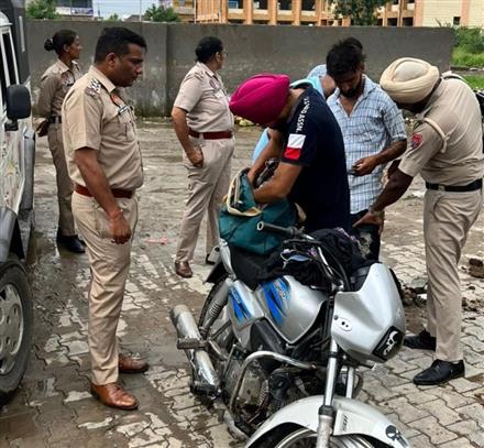 PUNJAB POLICE IN JOINT OPERATION WITH STF NABBED 19 WITH DRUG MONEY OF 14 LACS